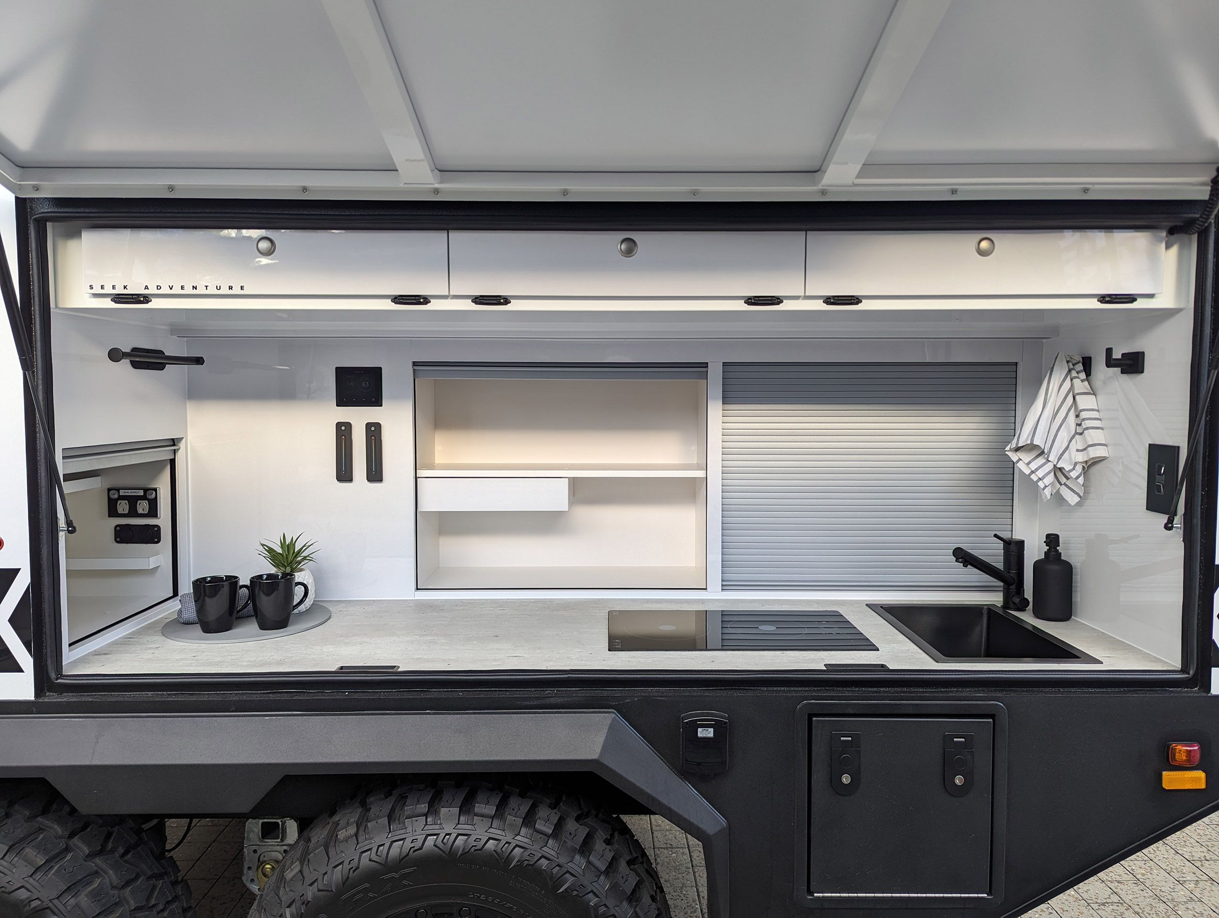 Reconn R4T RX - Lifestyle Campers