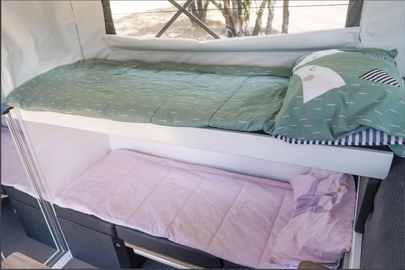 Reconn R4T LRX - Lifestyle Campers